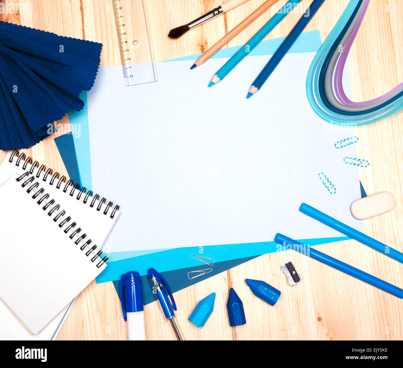 Markers the crumpled paper hi-res stock photography and images - Alamy