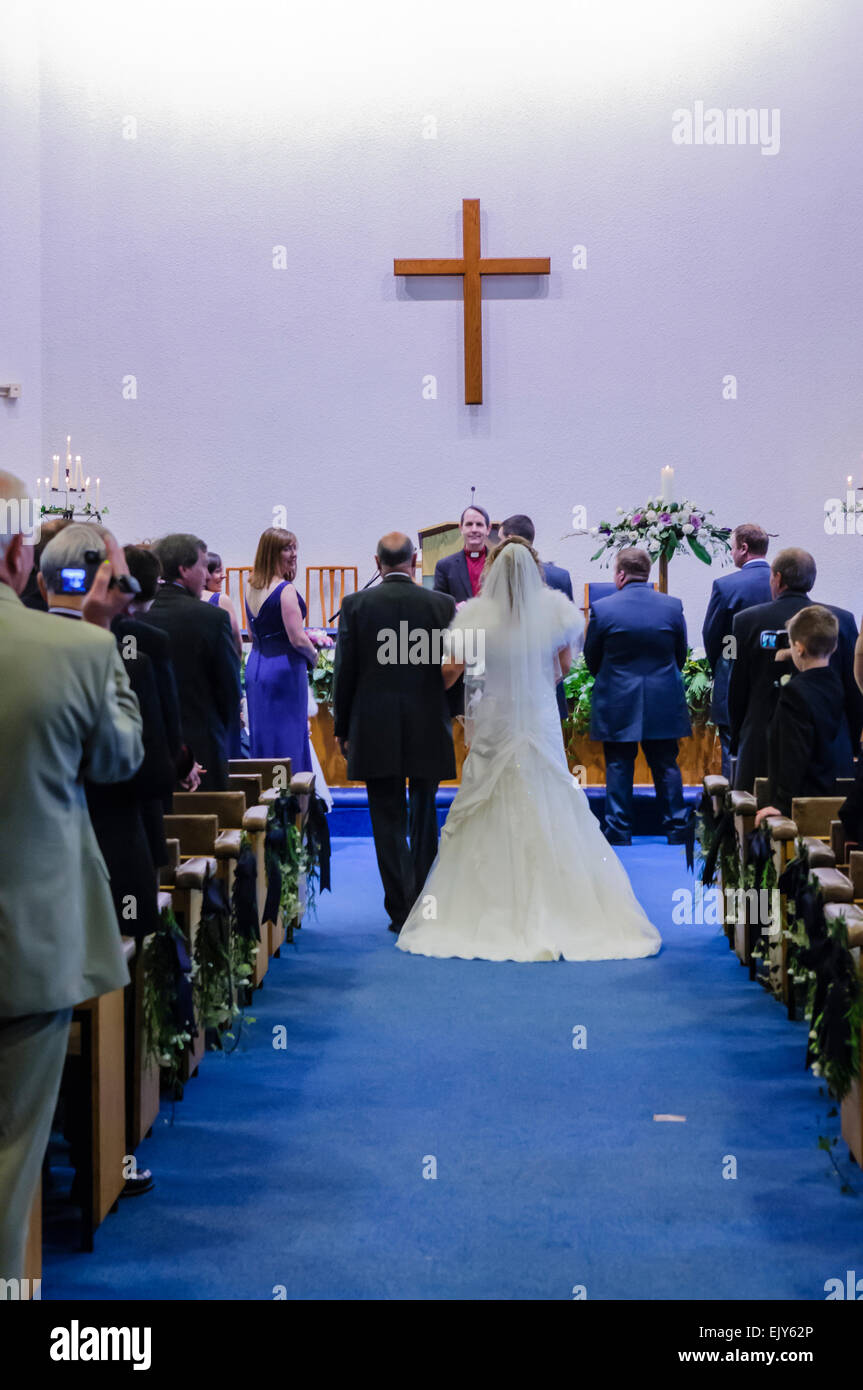 Giving away wedding hi-res stock photography and images - Alamy