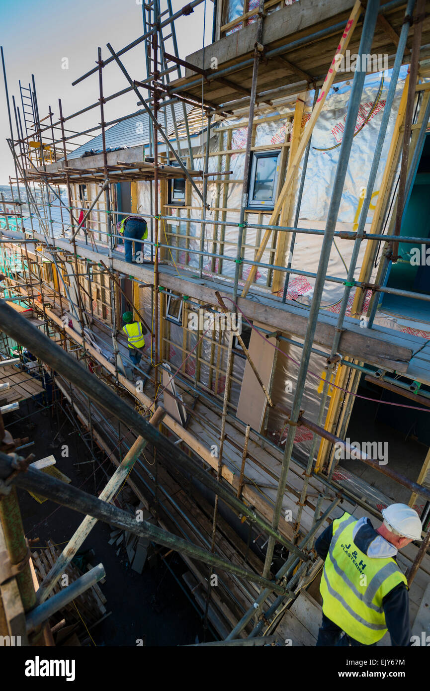 Contruction worker / building site: workers on site building new ...