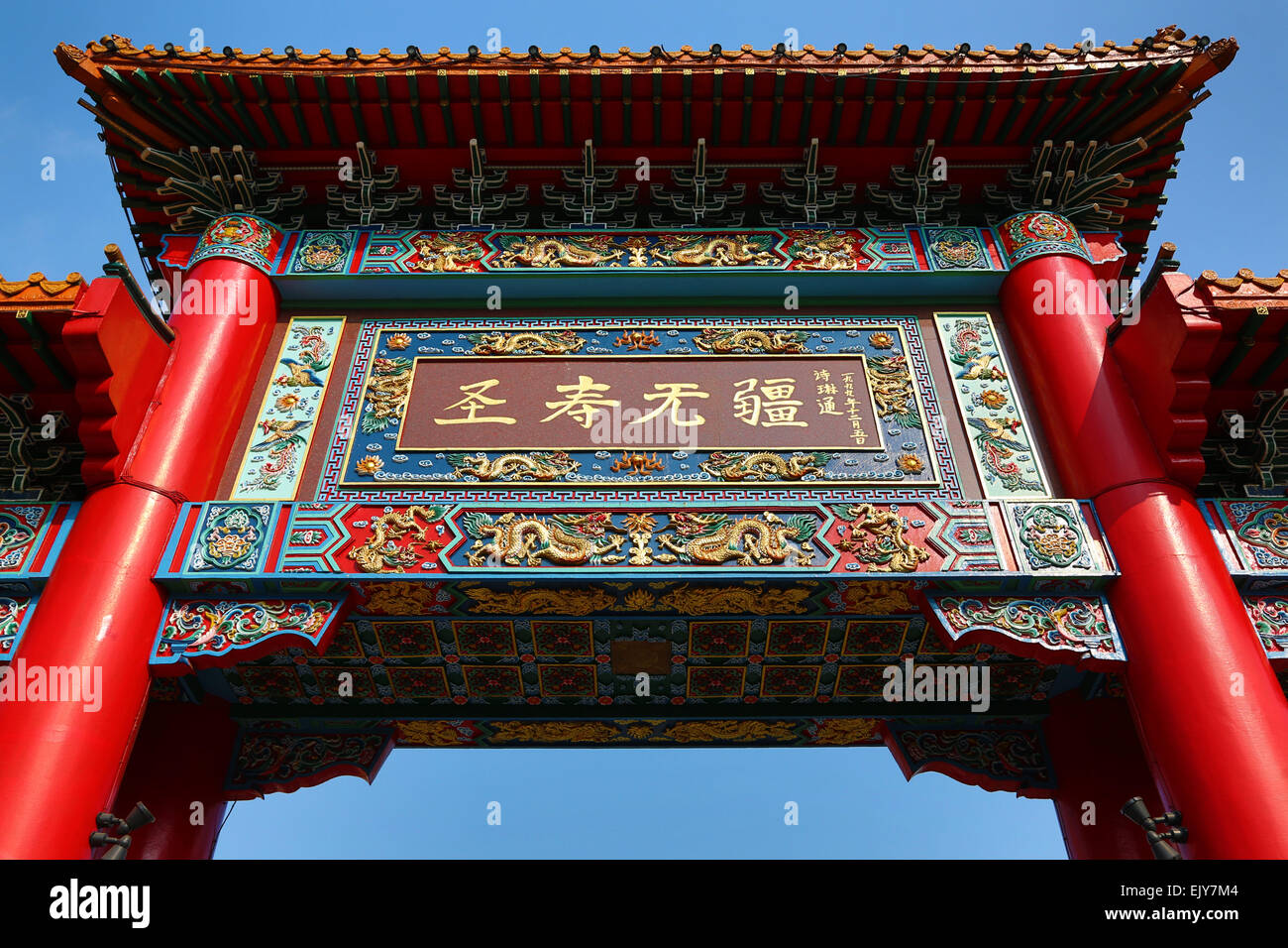 The red Chinatown Gateway known as the Wongwian Odeon, in Bangkok ...