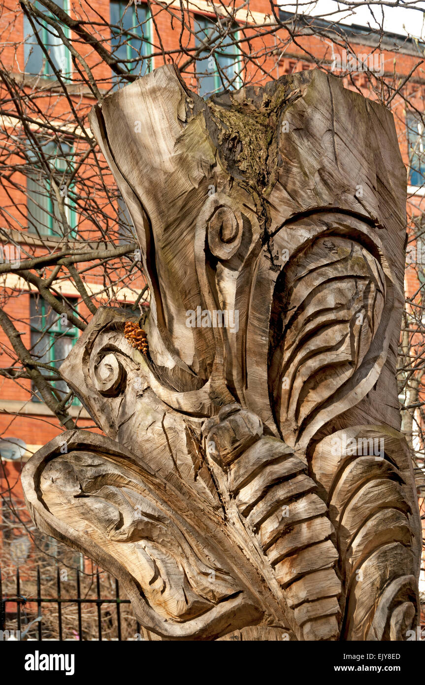 Tree carving hi-res stock photography and images - Alamy