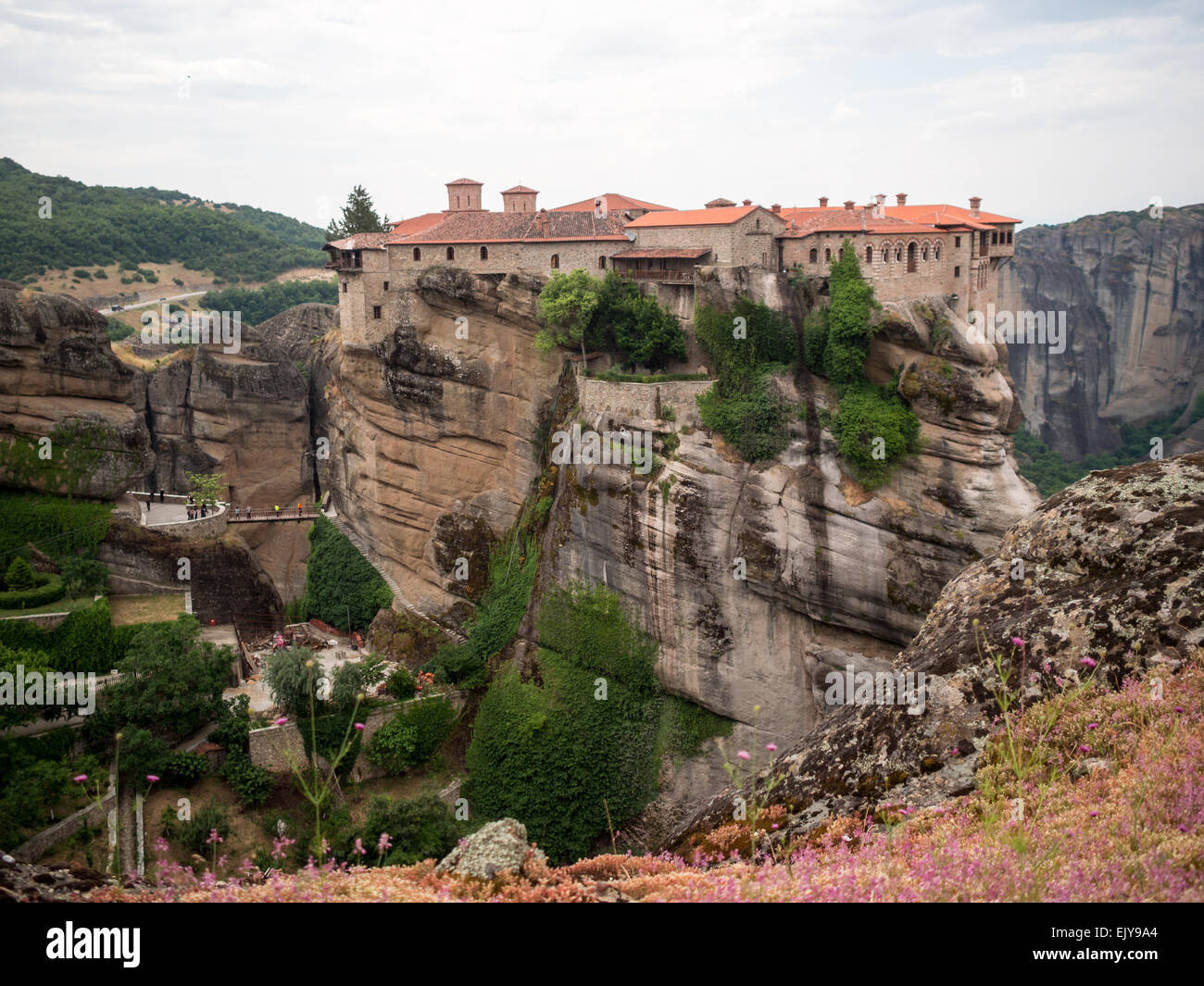 The Moni Vaarlam Monastery atop the rocks at Meteora Stock Photo - Alamy