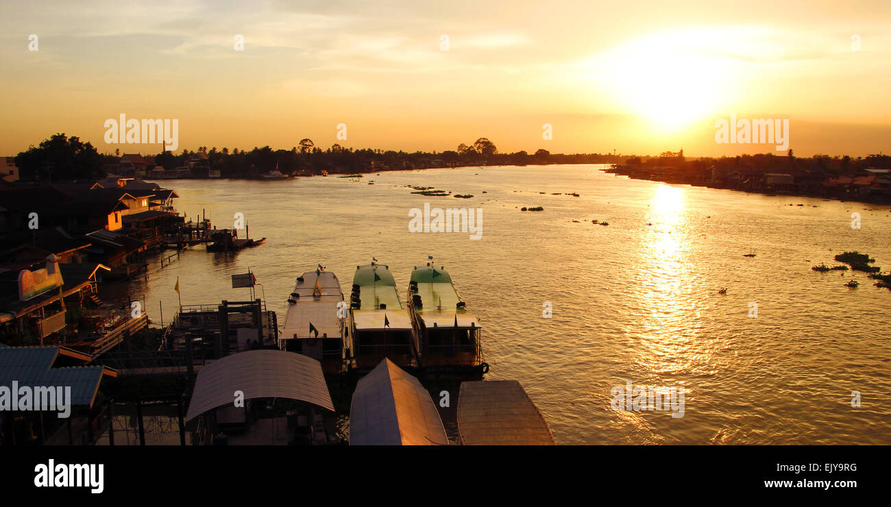 Beautiful sunset over the river Stock Photo - Alamy