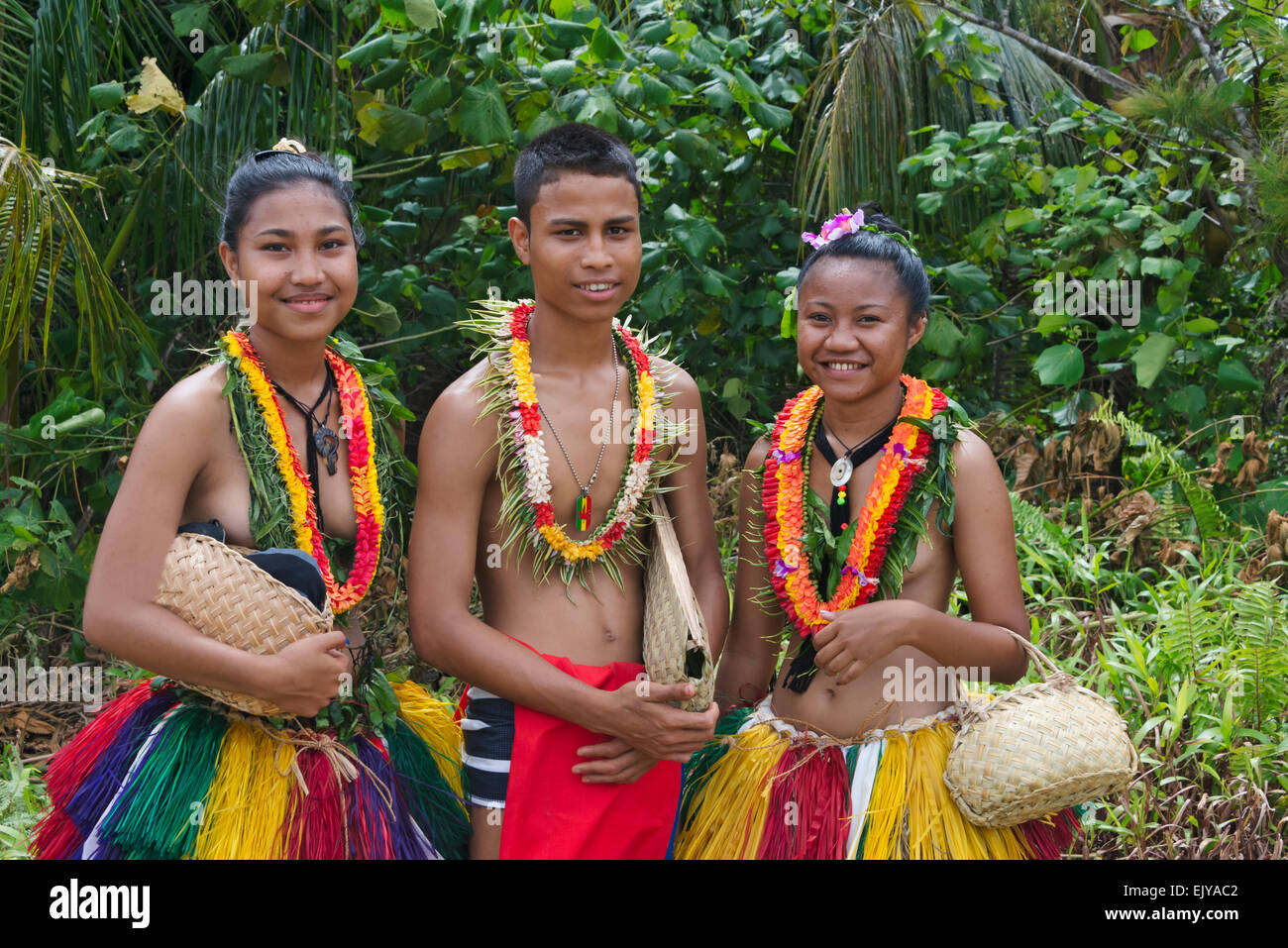 Yapese girls hi-res stock photography and images - Alamy