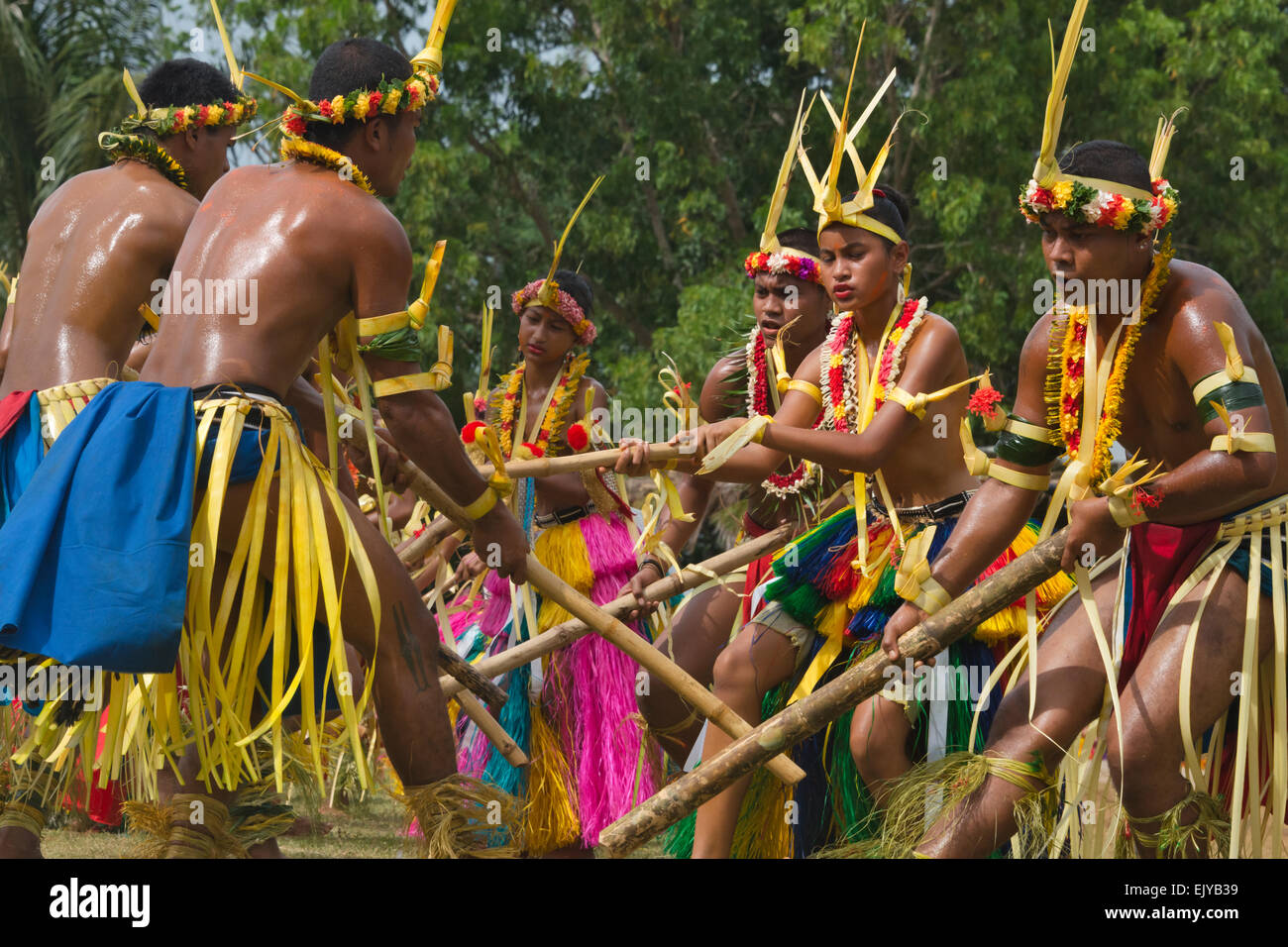 Girls in traditional clothing yap hi-res stock photography and images ...