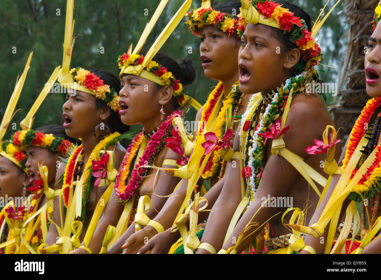 Yapese girls hi-res stock photography and images - Alamy