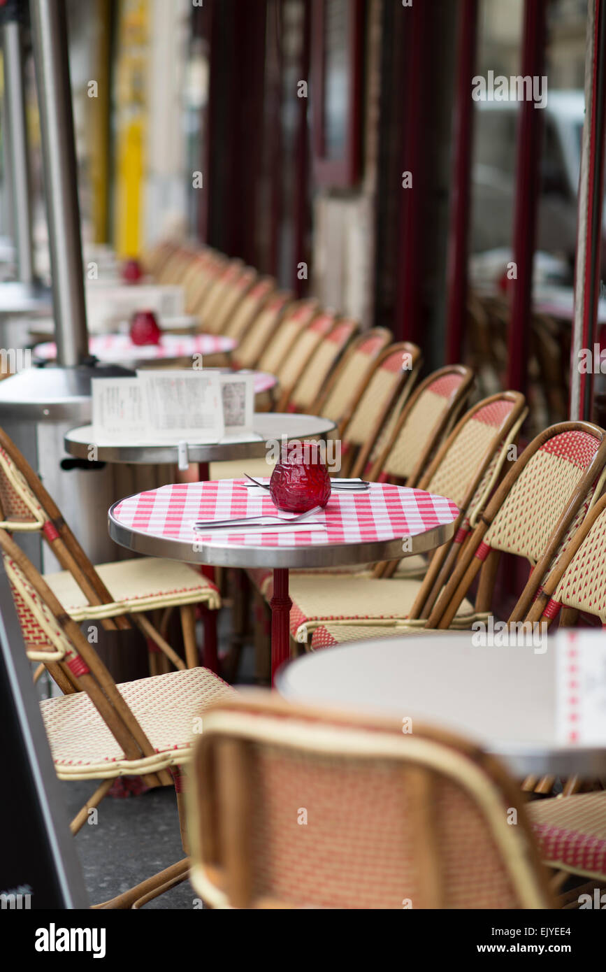 Chairs at outdoor sidewalk cafe in Paris, France Stock Photo - Alamy