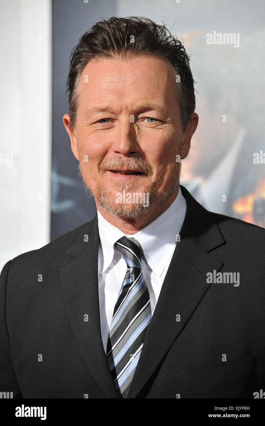 Portrait eye contact actor suit tie beard hi-res stock photography and ...