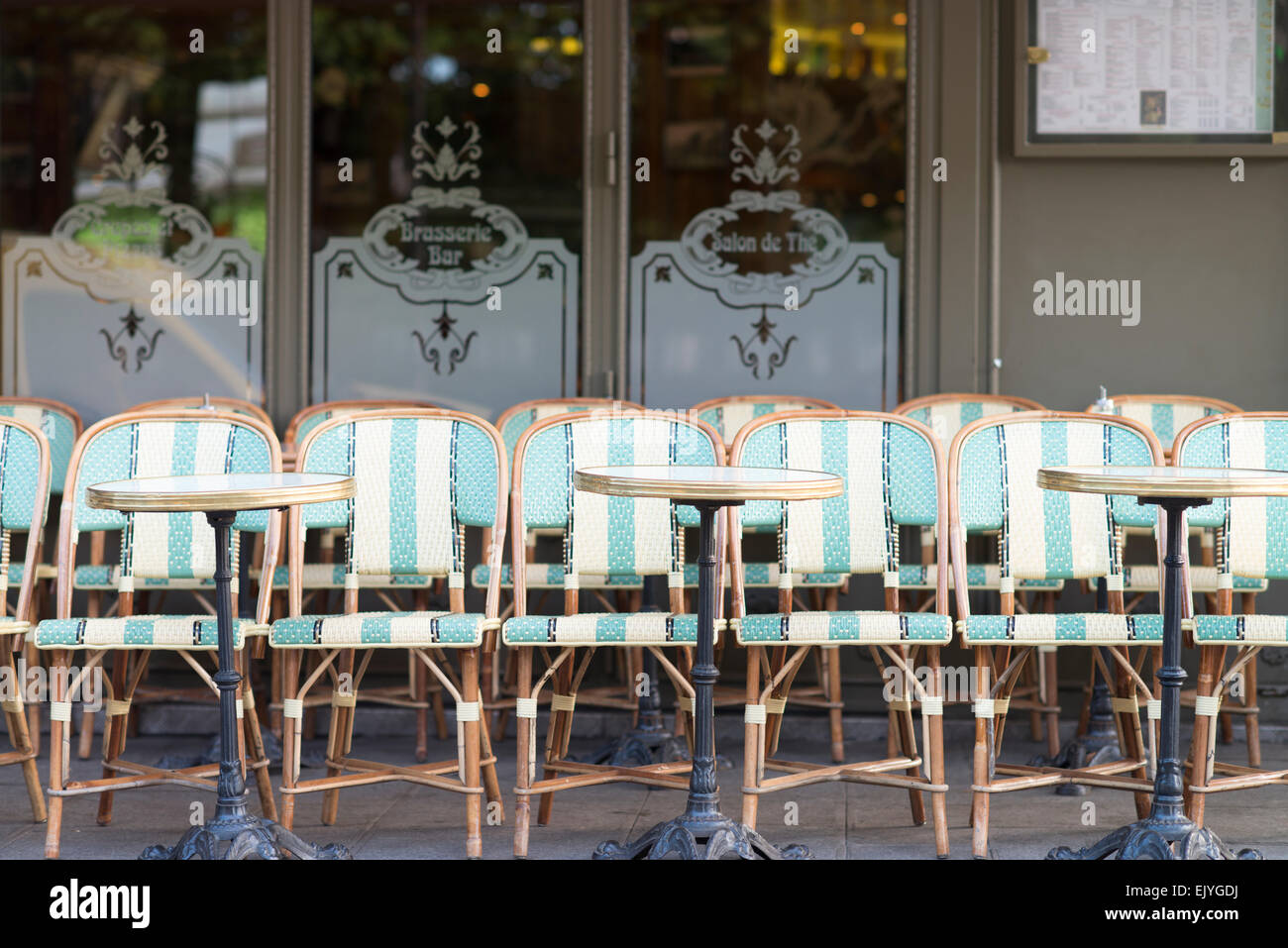 Chairs at outdoor sidewalk cafe in Paris, France Stock Photo - Alamy