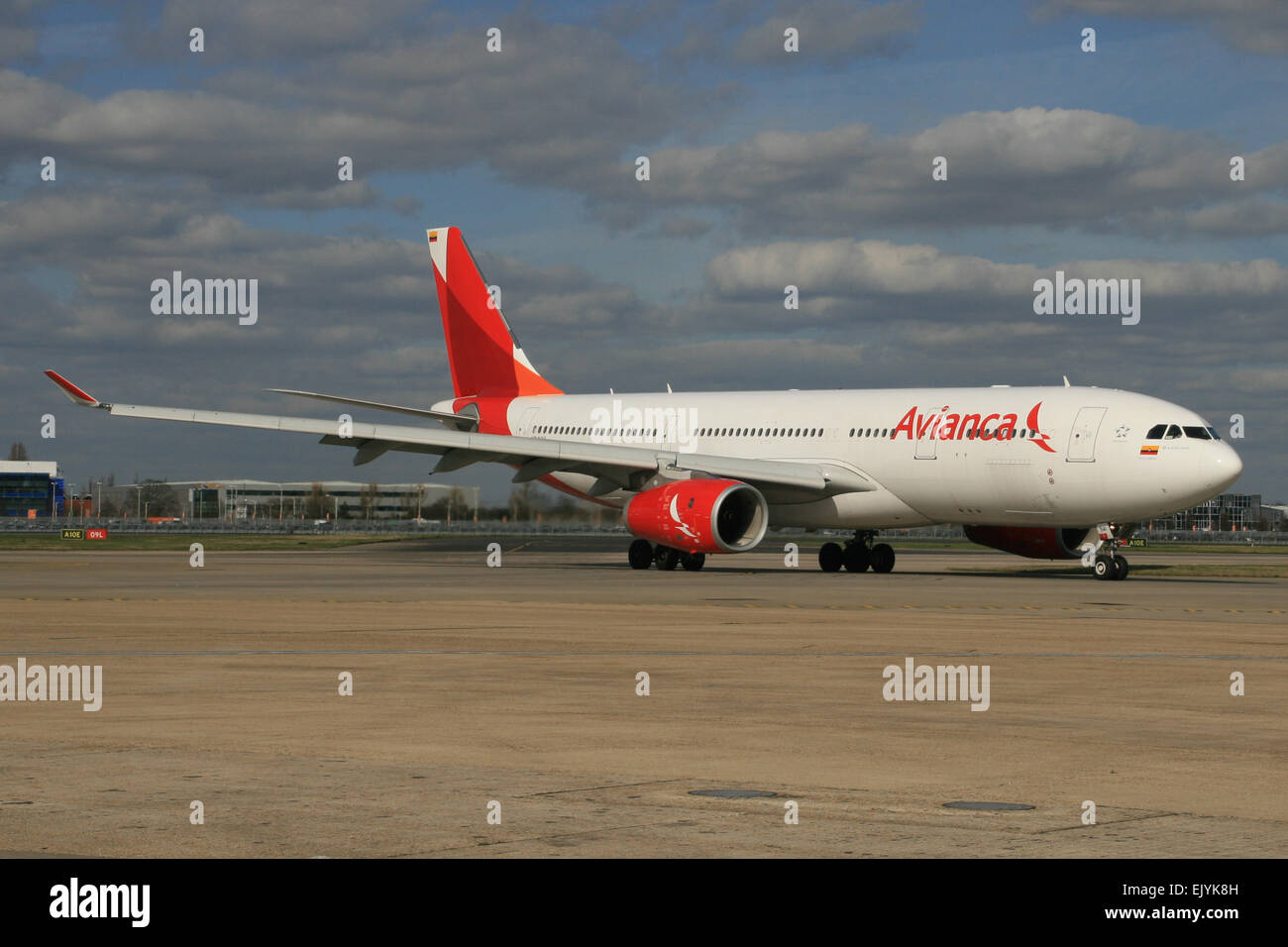 Avianca plane hi-res stock photography and images - Alamy