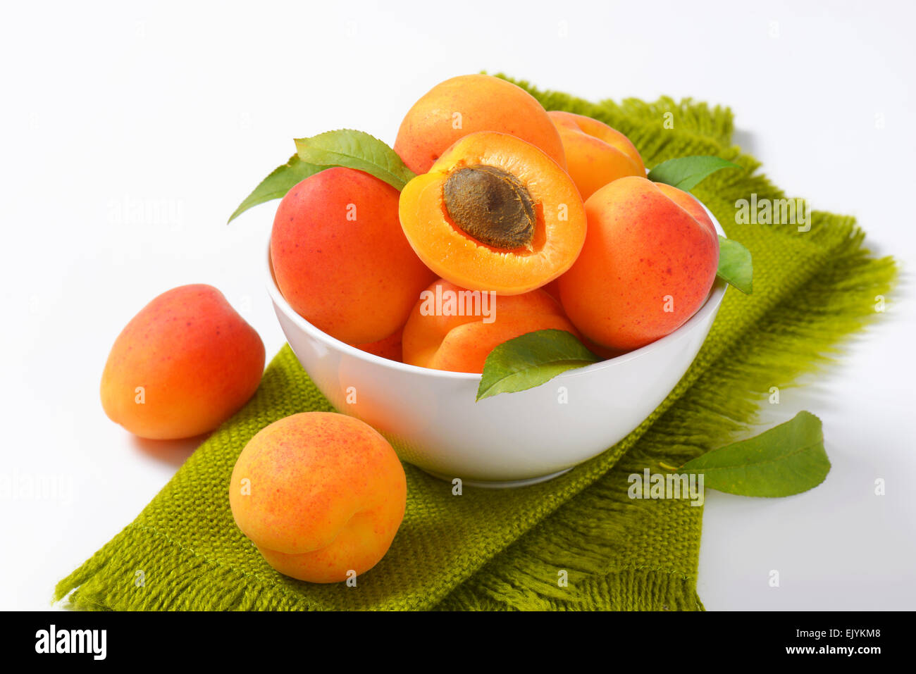 Group fresh whole apricots hi-res stock photography and images - Alamy