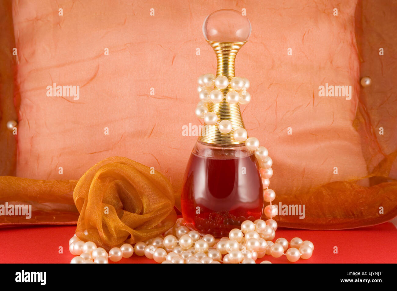 Perfume chain hi-res stock photography and images - Alamy