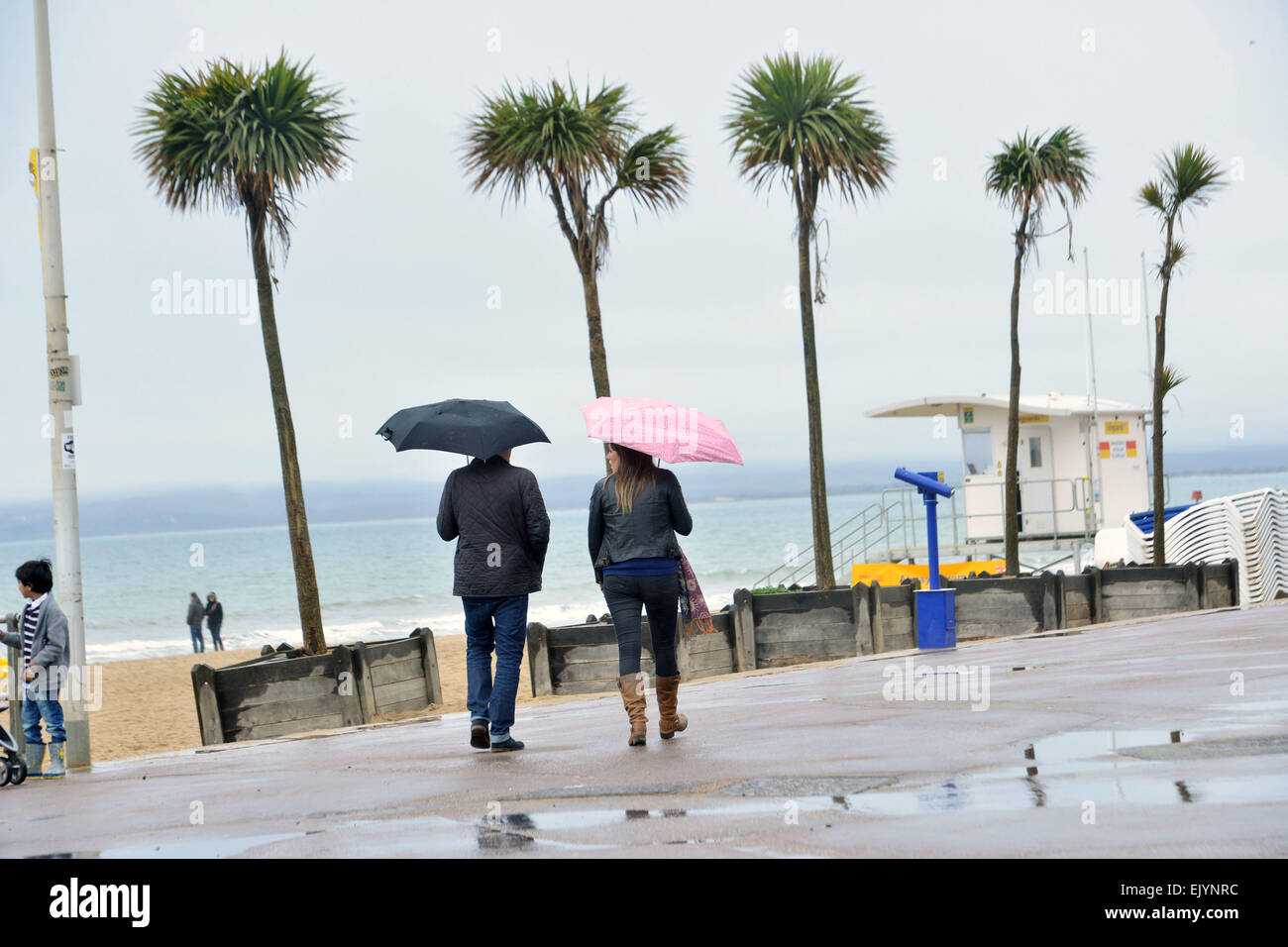 Bournemouth, UK. 03rd Apr, 2015. UK Weather: A wet start to Good Friday ...