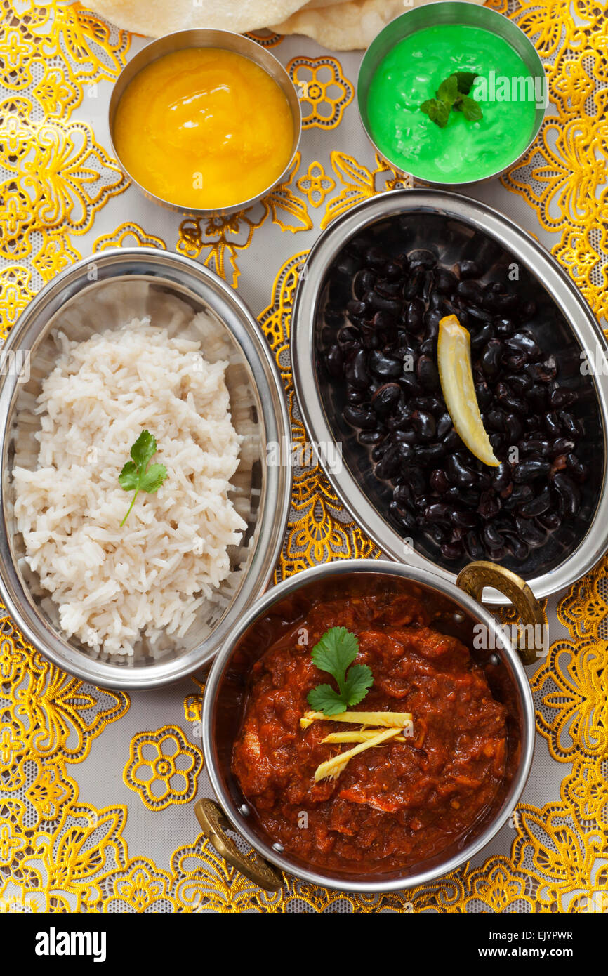 indian chicken curry in a pot Stock Photo - Alamy