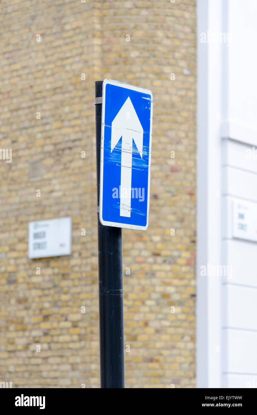 One way sign uk hi-res stock photography and images - Alamy