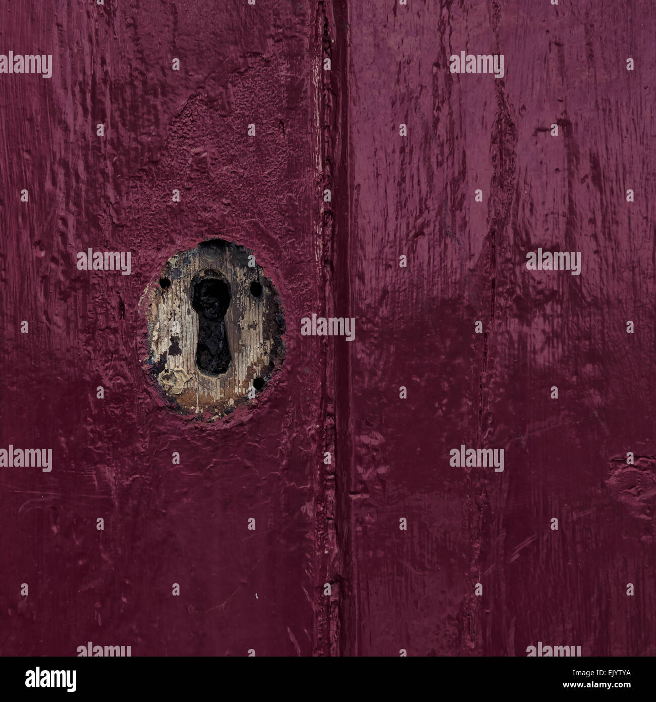 a keyhole in an old wooden door Stock Photo - Alamy