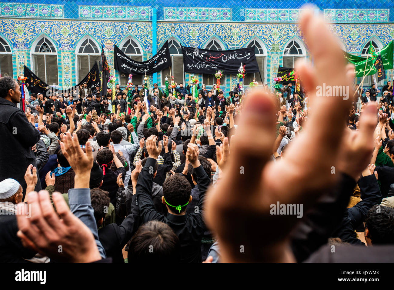 Shia Muslims listening the festive sermon and beating themselves in ...