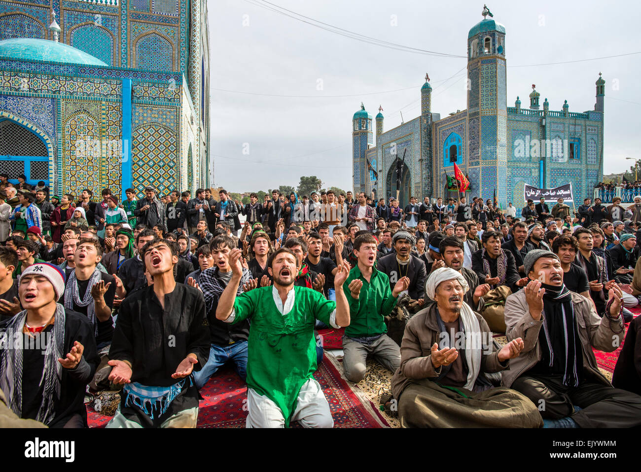 Shia Muslims listening the festive sermon and beating themselves in ...