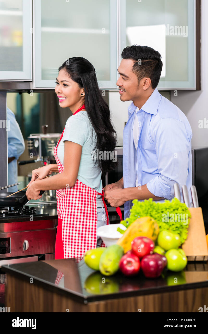 Couple in domestic Kitchen cooking food Stock Photo - Alamy