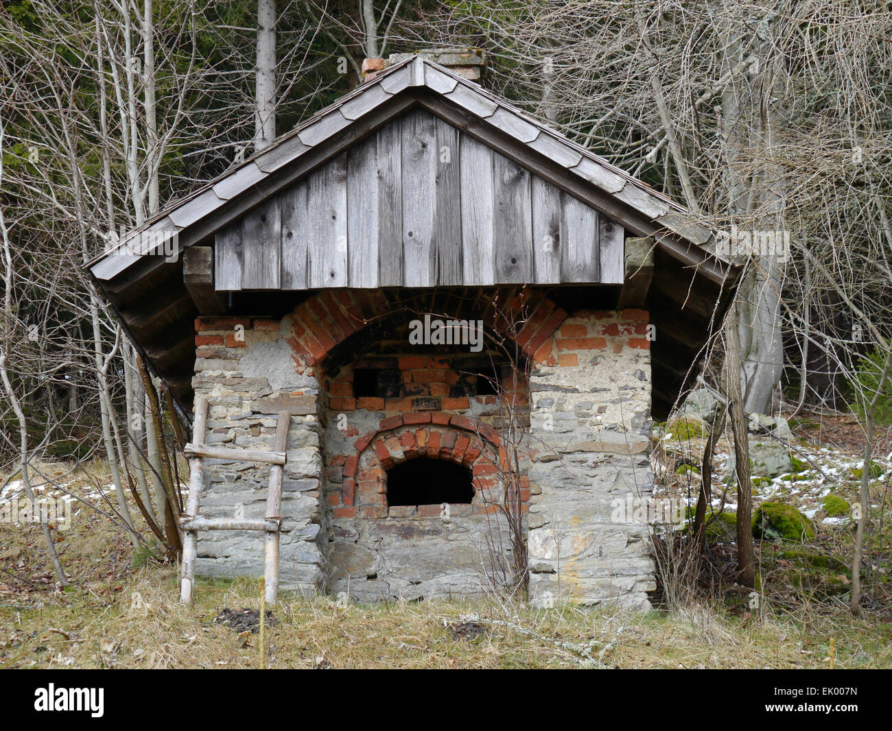 Old fashioned baking oven hi-res stock photography and images - Alamy