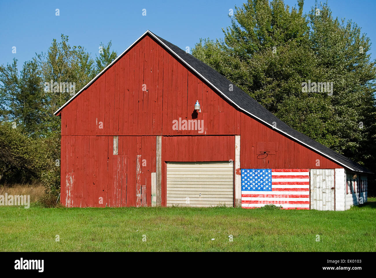 Red barn with a painted American flag Stock Photo - Alamy