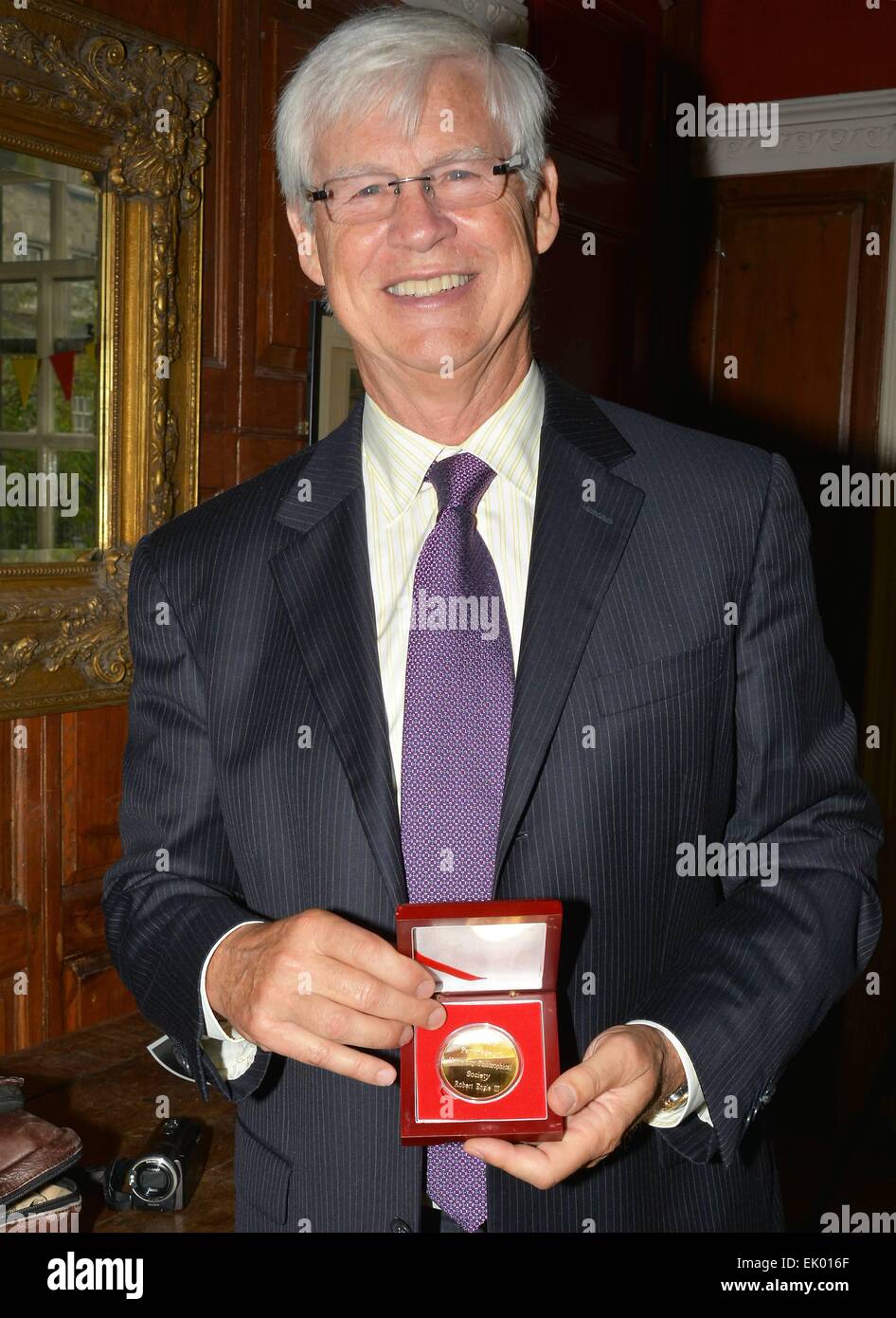 Nobel Prize winner Robert Engle received the Gold Medal of Honorary ...