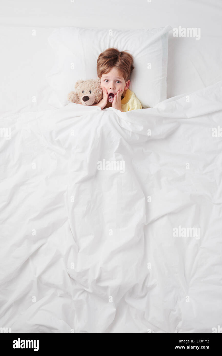 Boy bed scared hi-res stock photography and images - Alamy