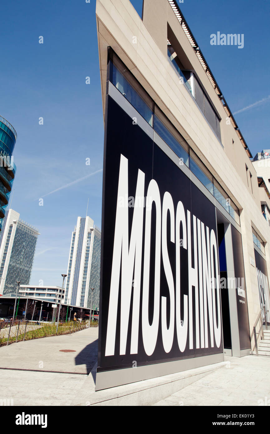 Triangle building hi-res stock photography and images - Alamy