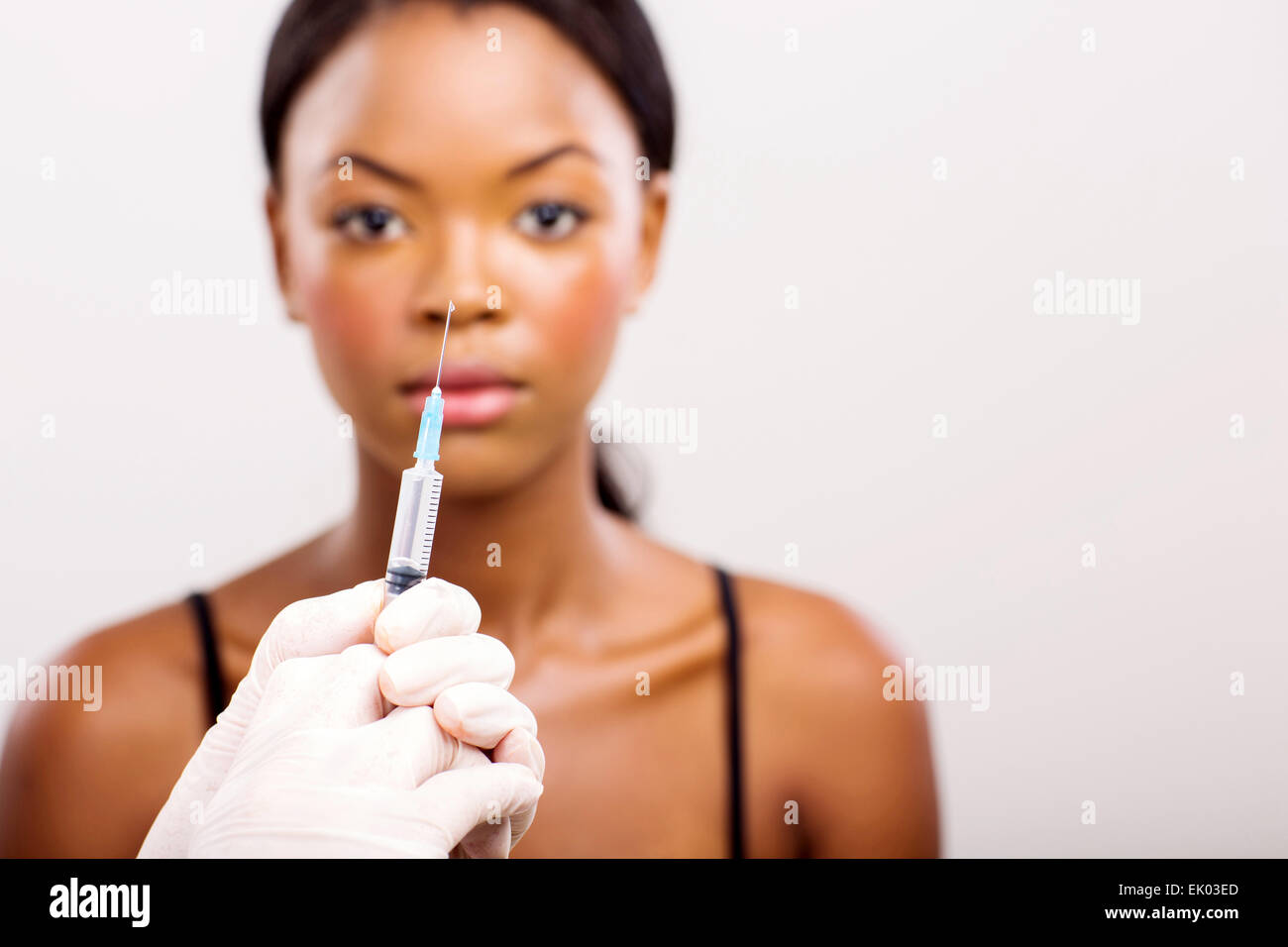 close up of plastic surgeon holding a syringe Stock Photo - Alamy