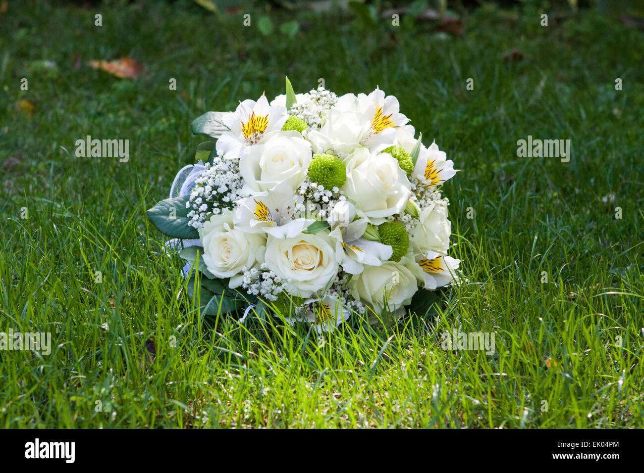 Beautiful green wedding bouquet hi-res stock photography and images - Alamy