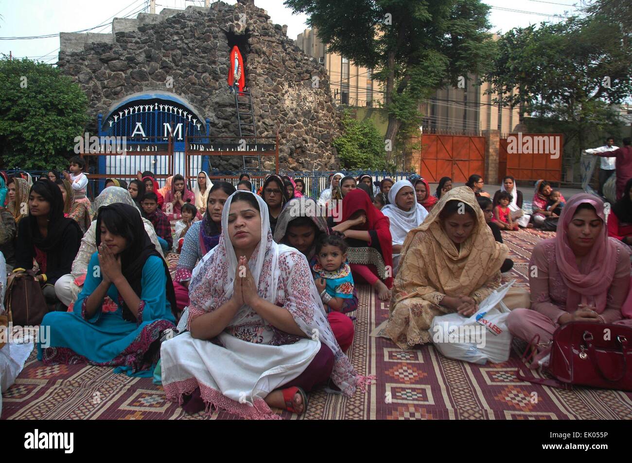 Lahore. 3rd Apr, 2015. Pakistani Christian worshipers pray during Mass ...