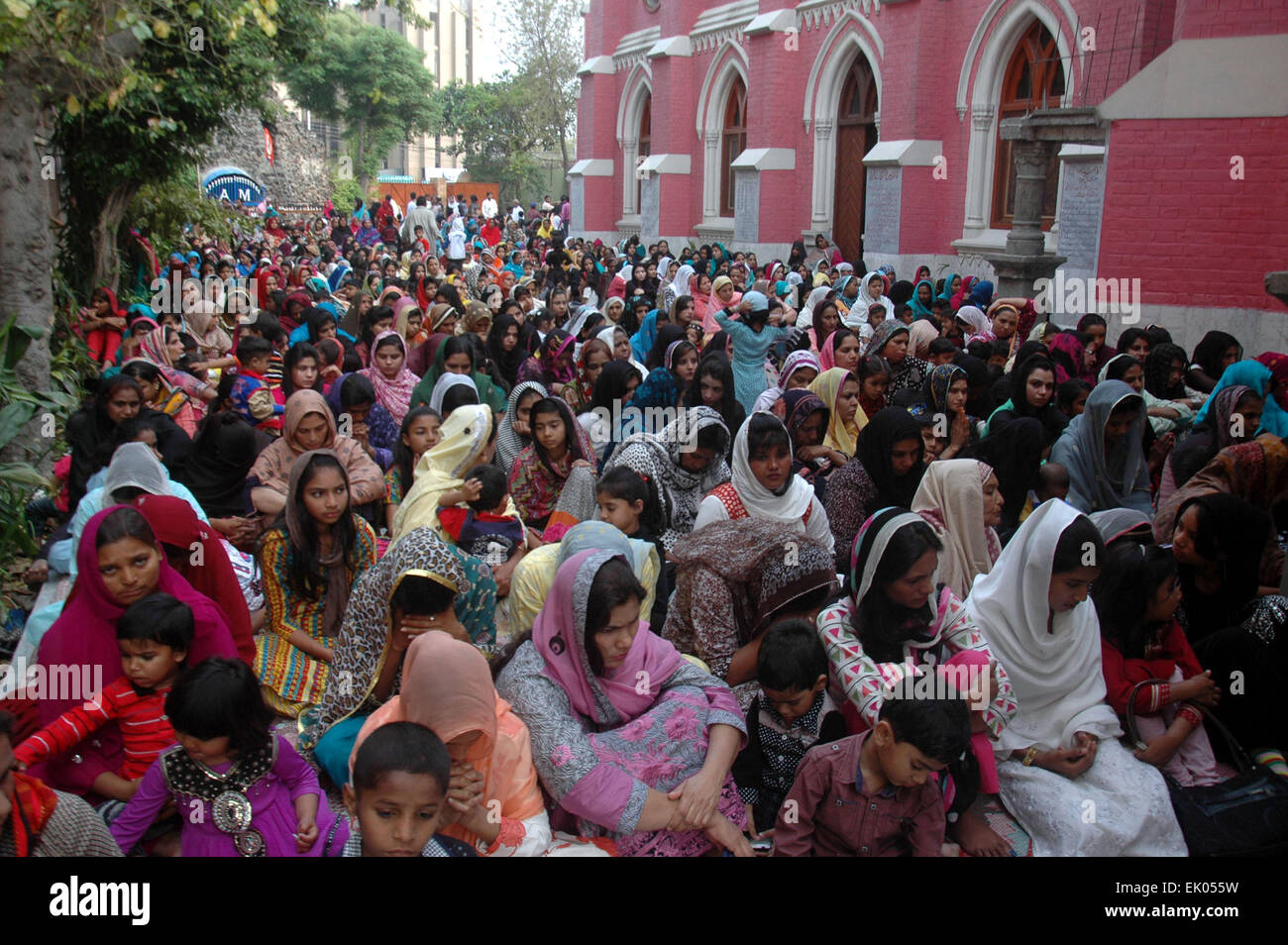 Lahore. 3rd Apr, 2015. Pakistani Christian worshipers pray during Mass ...