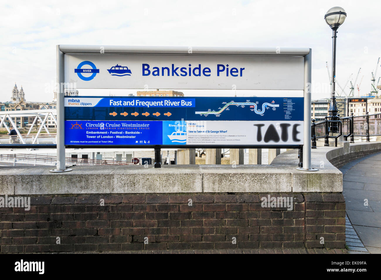 Thames near tate modern london hi-res stock photography and images - Alamy