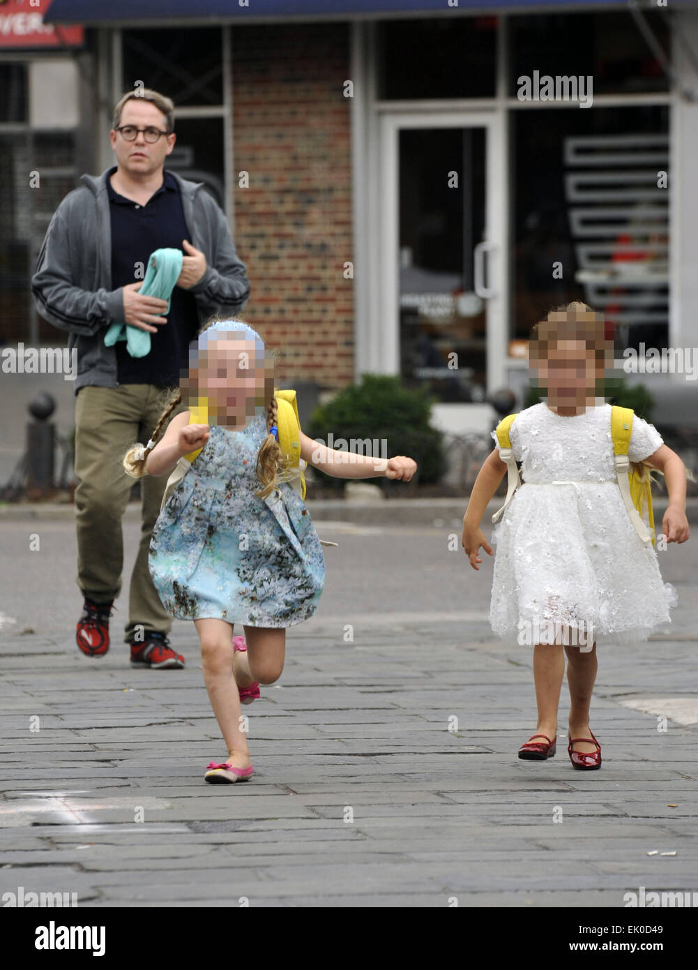 Matthew Broderick takes his twin daughters Marion and Tabitha to school ...
