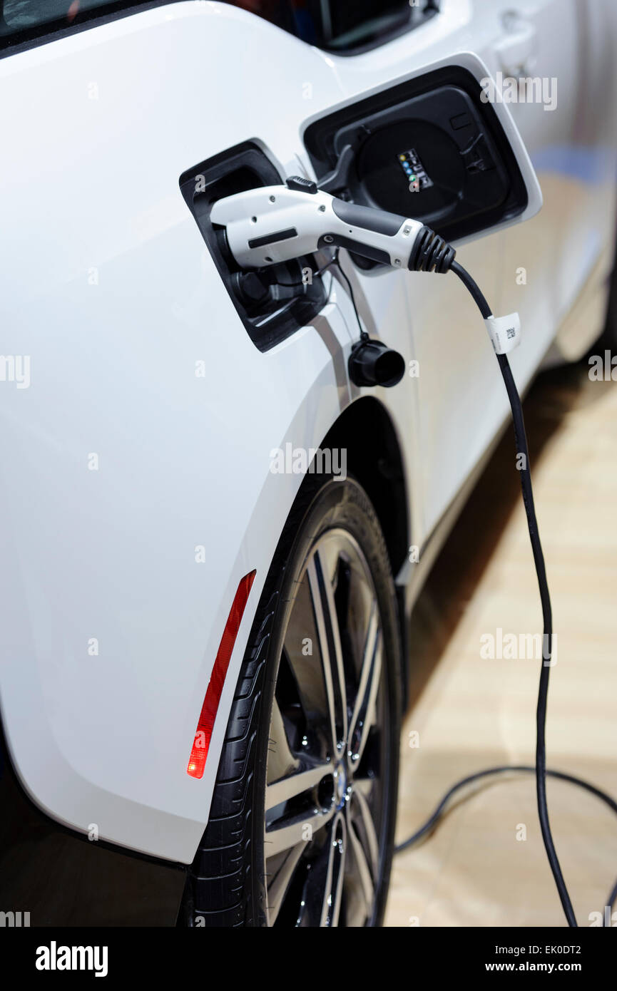 Electric powered vehicle hi-res stock photography and images - Alamy