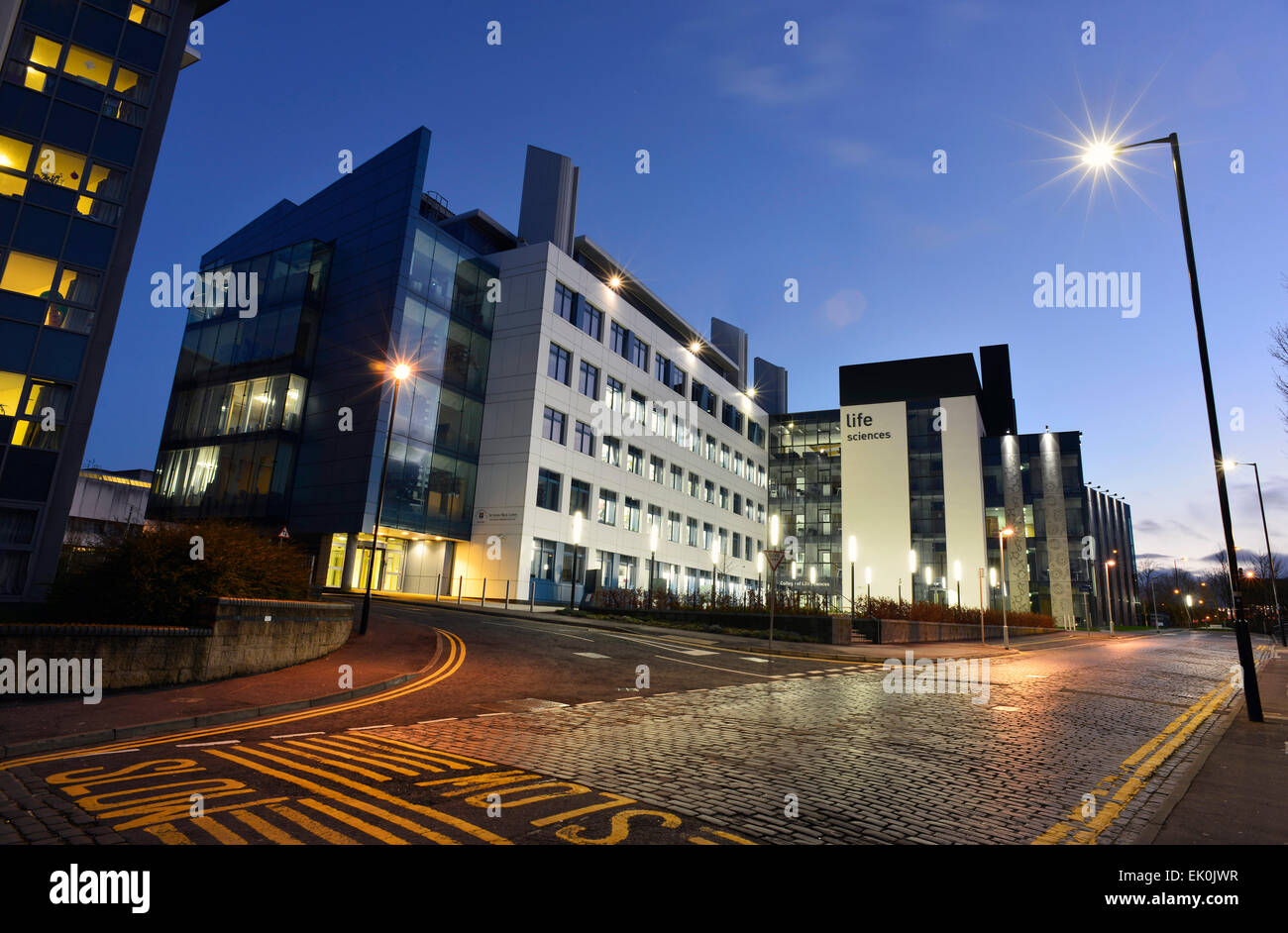 Dundee University School of Life Sciences, Discovery Centre for ...