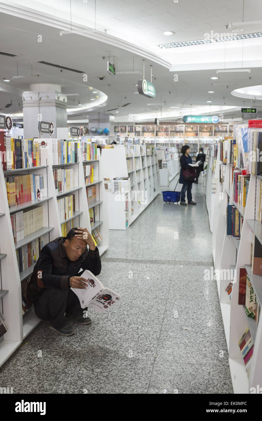 Beijing, China. 28th Mar, 2015. People are in Beijing Books Building ...