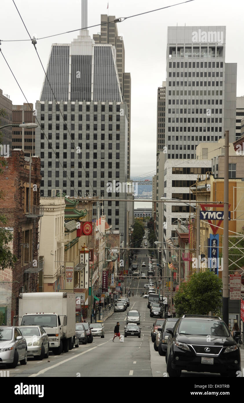 Buildings many skyscrapers rising roadsides hi-res stock photography ...