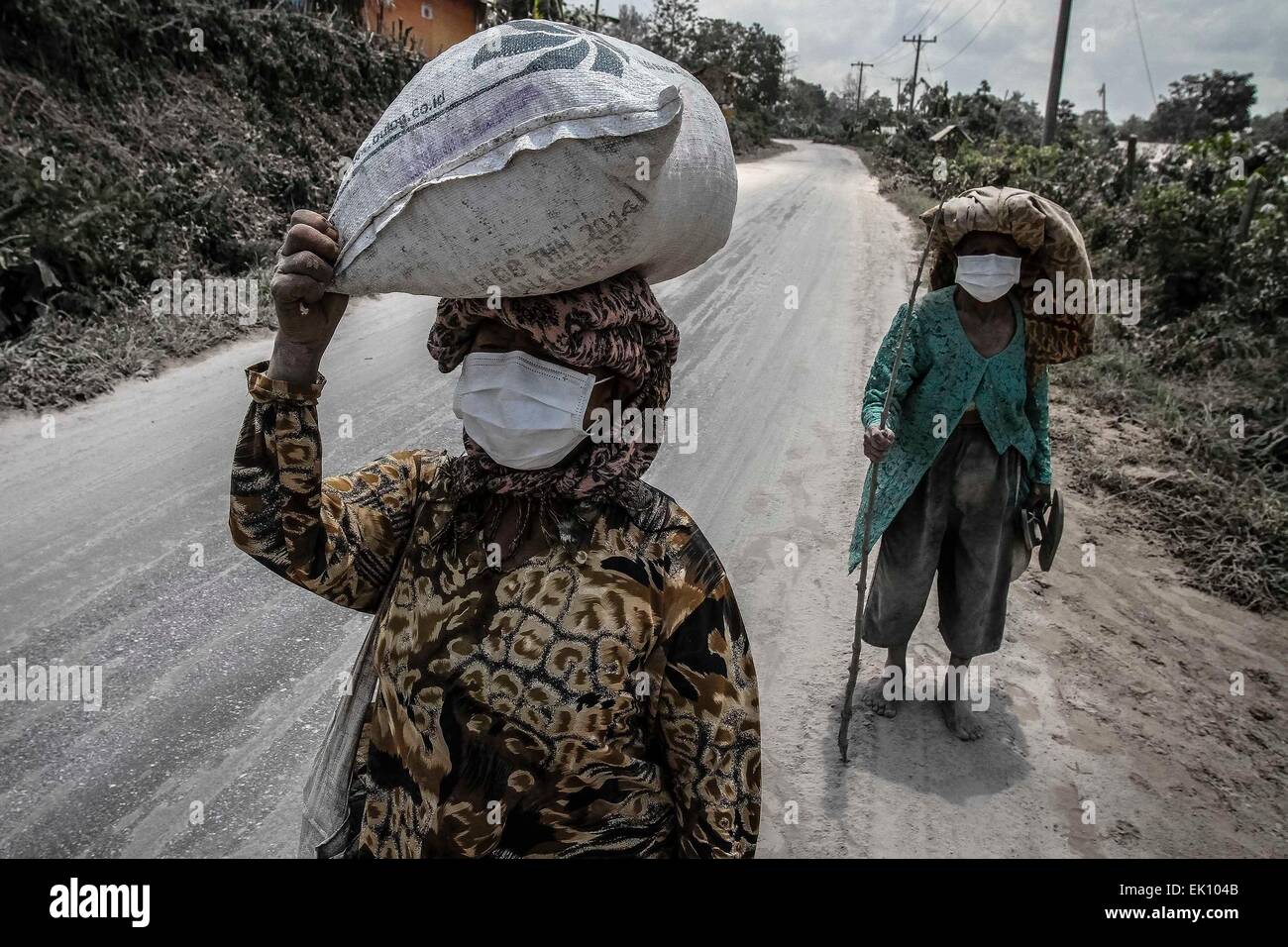 North Sumatra. 4th Apr, 2015. Villagers wearing masks due to volcanic ...