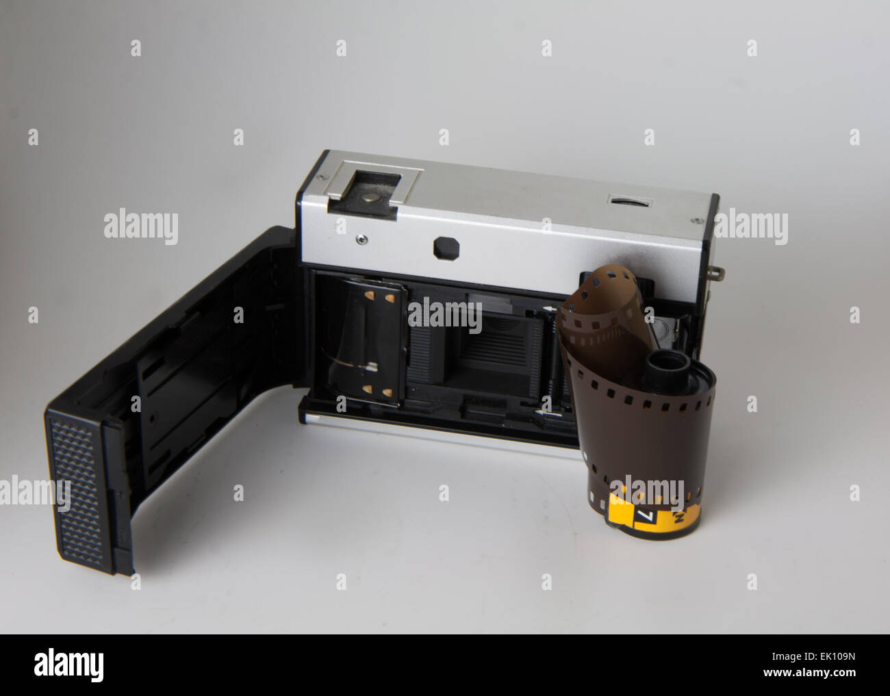 closeup of old compact camera with roll film Stock Photo - Alamy
