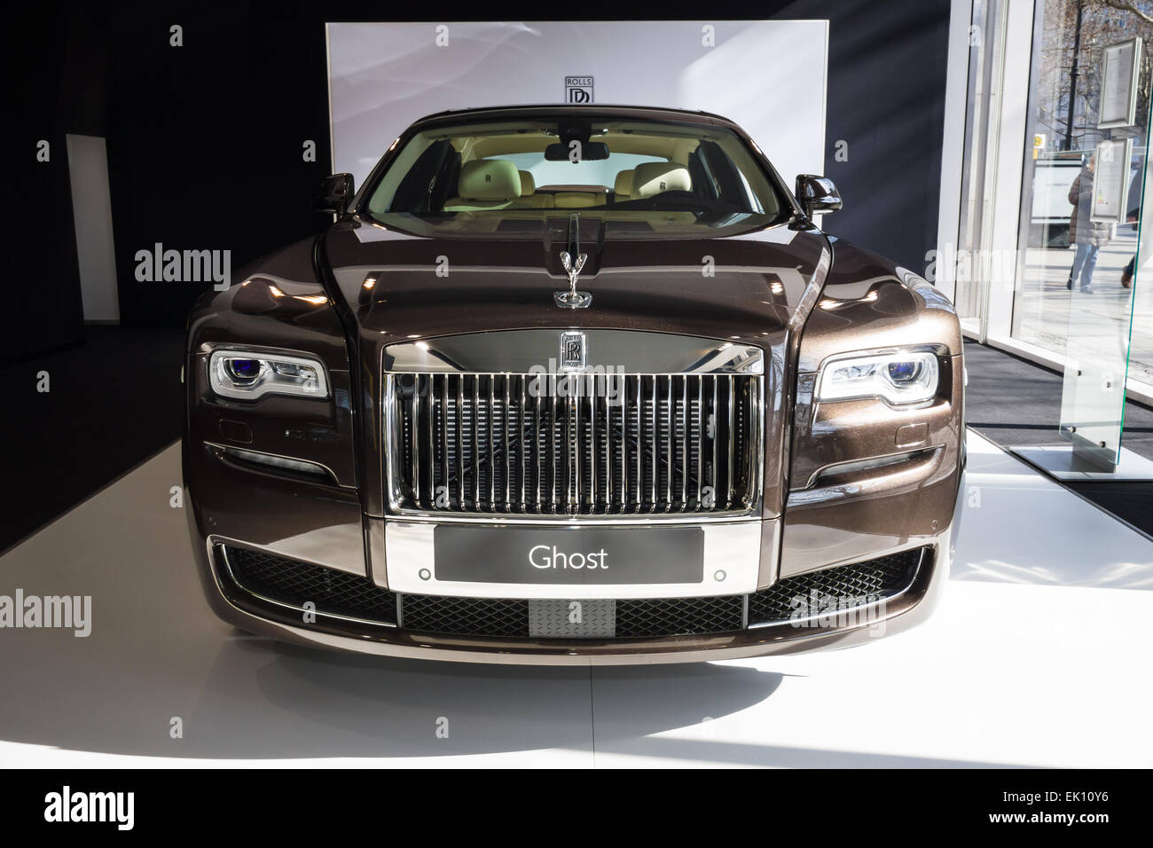 Rolls royce car showroom hi-res stock photography and images - Alamy