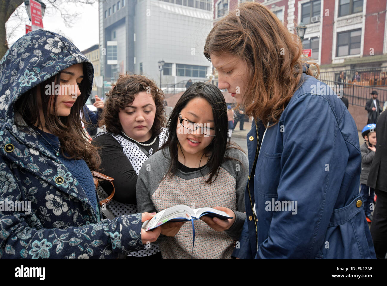 Jewish girls prayer hi-res stock photography and images - Alamy