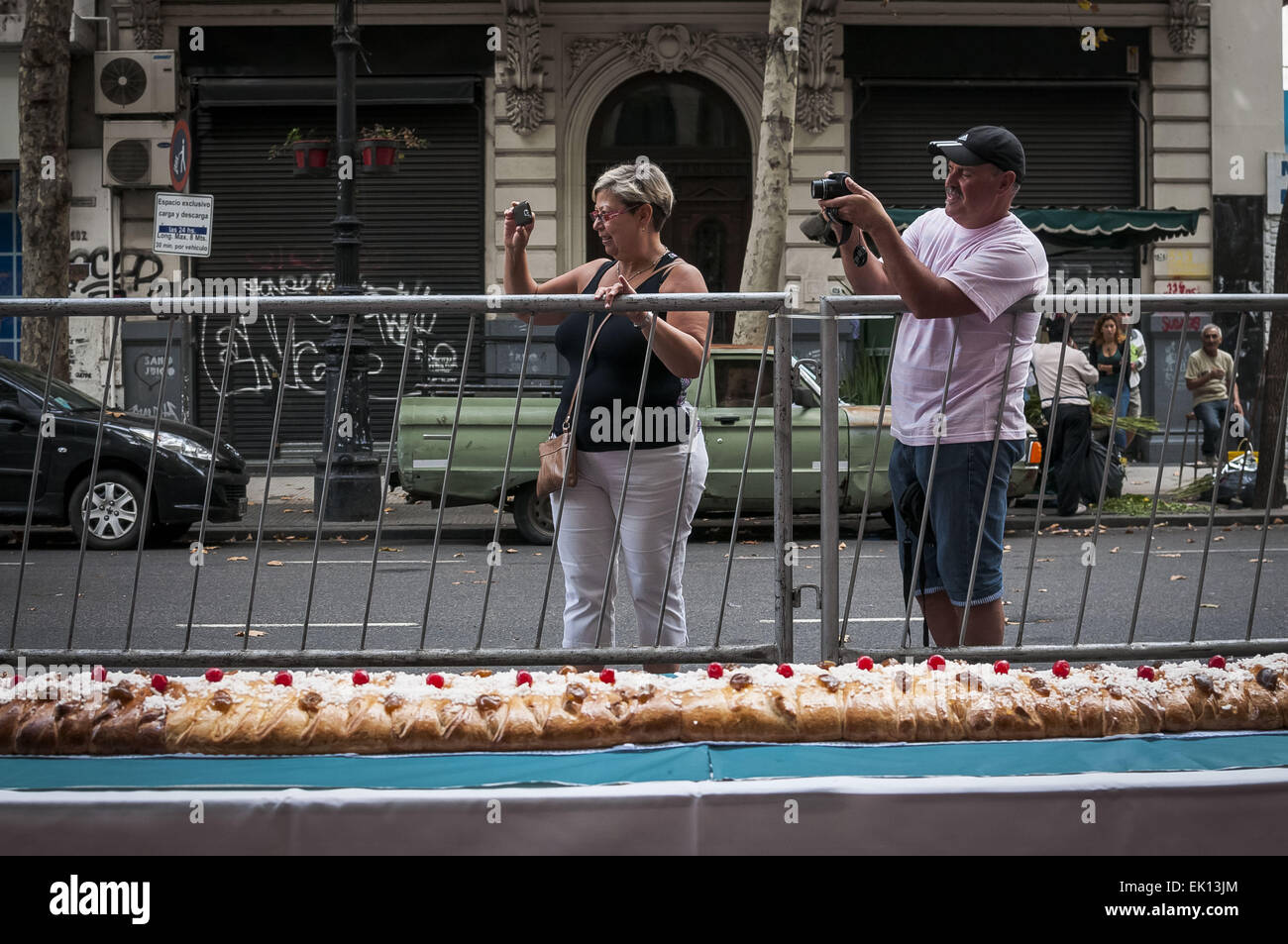 Buenos Aires, Argentina. 4th Apr, 2015. A 150m long Easter Bread is ...