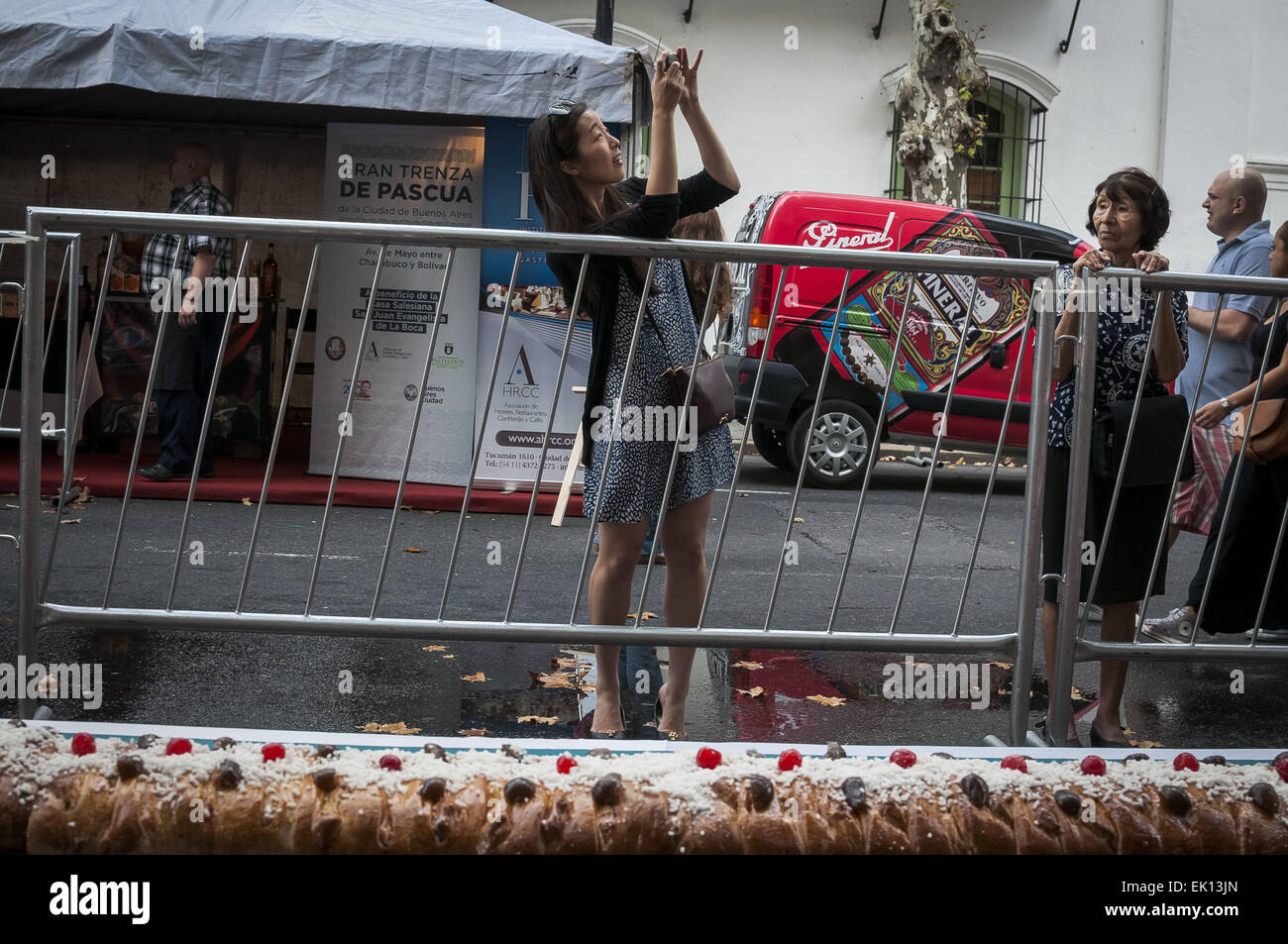 Buenos Aires, Argentina. 4th Apr, 2015. A 150m long Easter Bread is ...