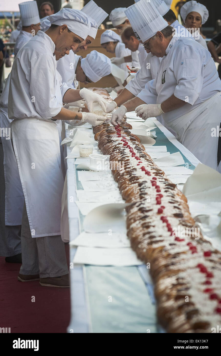 Buenos Aires, Argentina. 4th Apr, 2015. A 150m long Easter Bread is ...