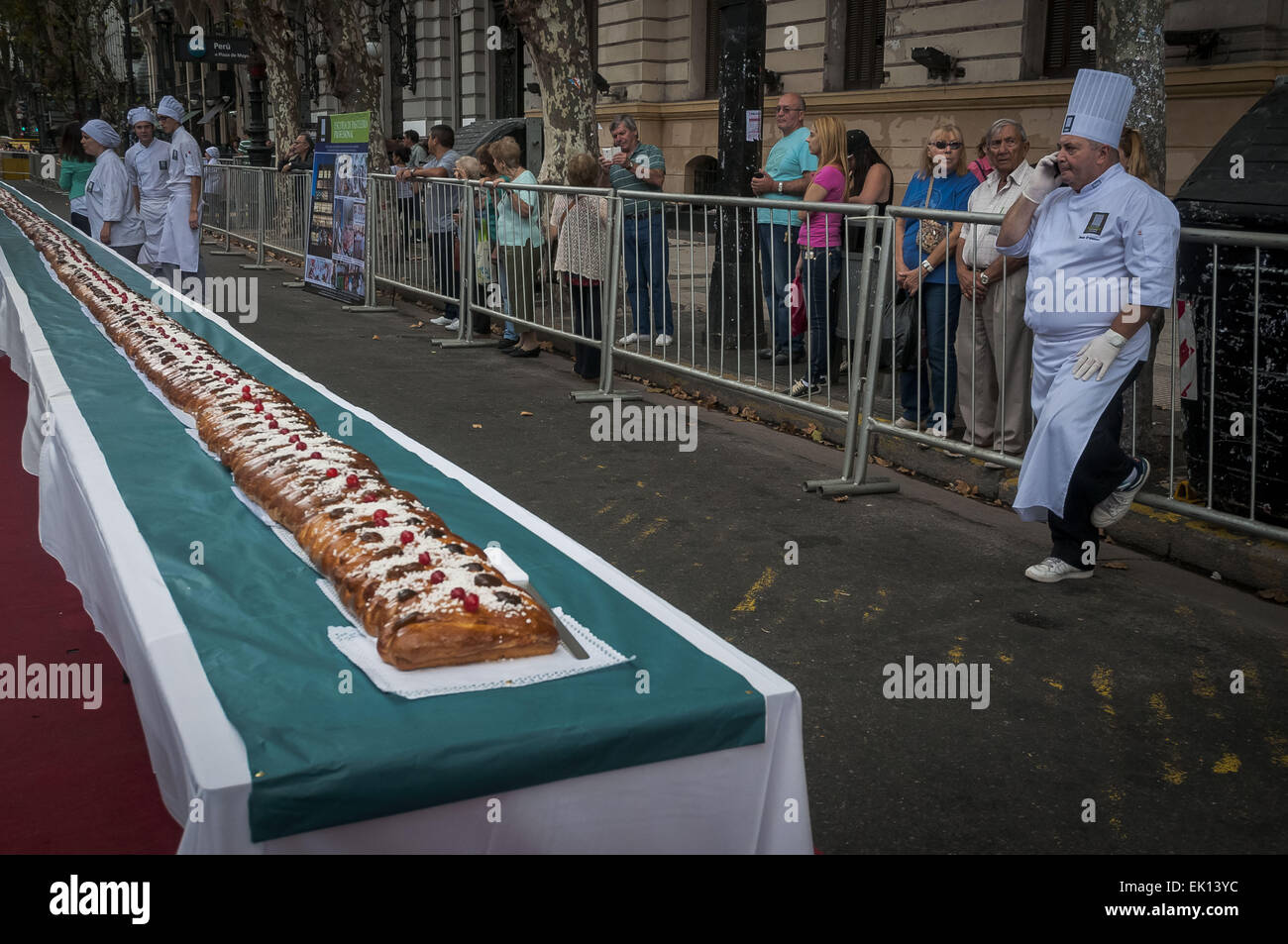 Buenos Aires, Argentina. 4th Apr, 2015. A 150m long Easter Bread is ...
