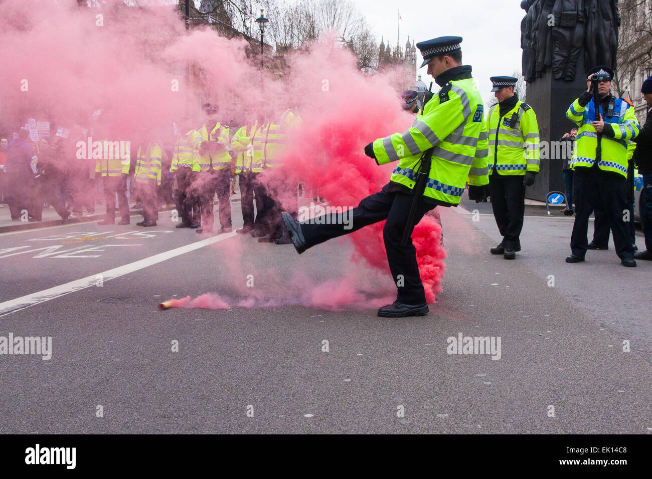 Whitehall, London, April 4th 2015. As PEGIDA UK holds a poorly attended ...