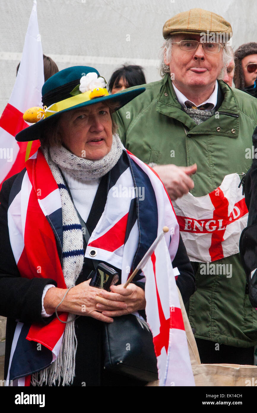 Whitehall, London, April 4th 2015. As PEGIDA UK holds a poorly attended ...