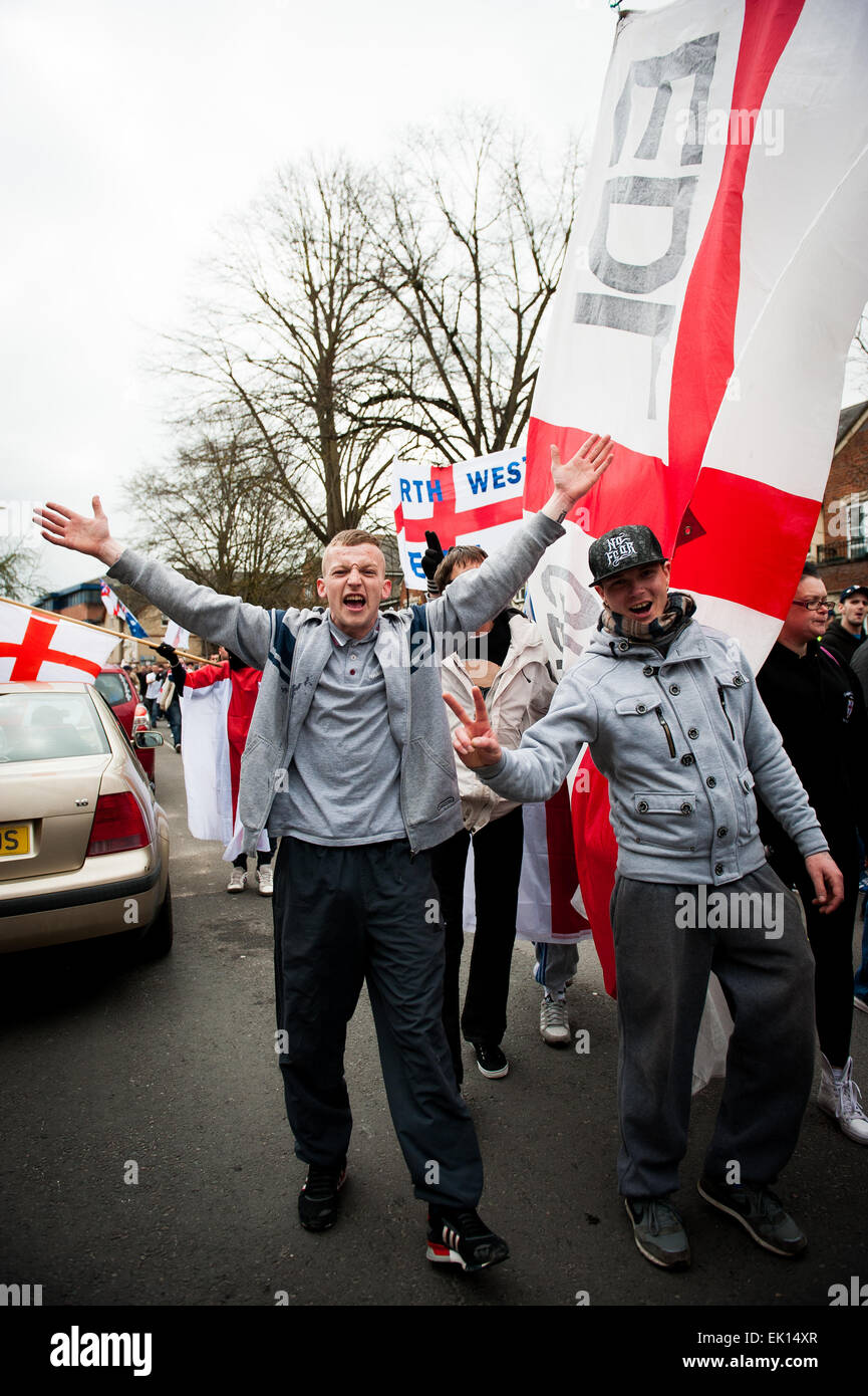 EDL supporters posing with St Georges flag Stock Photo - Alamy