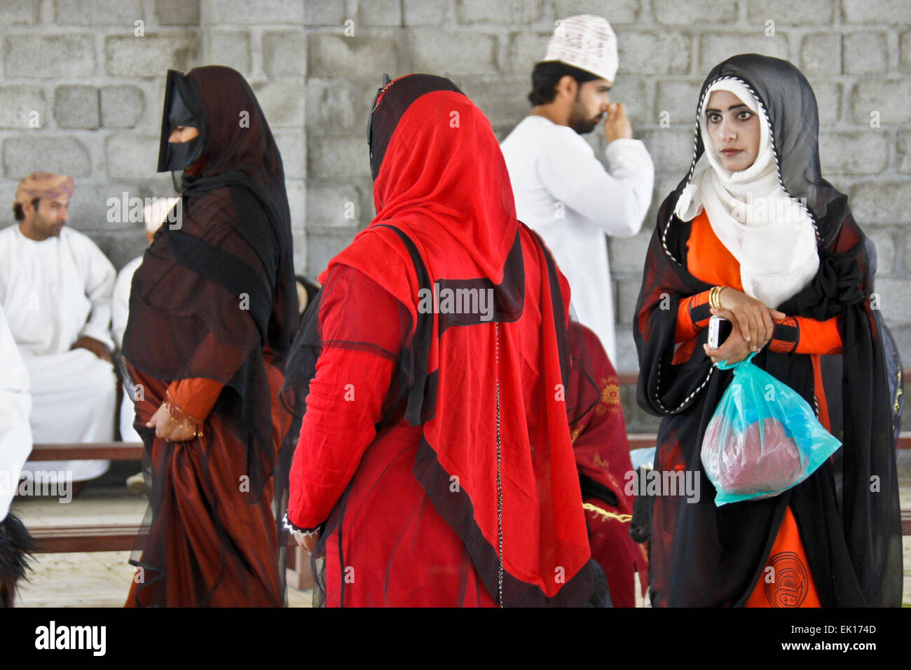 Bedu (Bedouin) people at animal market in Sinaw, Oman Stock Photo - Alamy